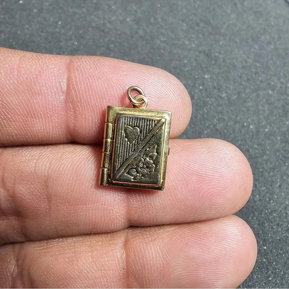 Antique Victorian Gold Tone Opening Book Locket Charm… - Gem